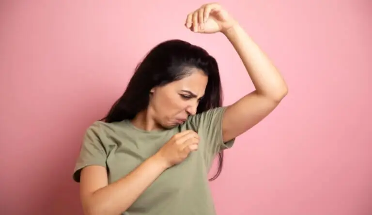 Axilas oscuras y con mal olor: 10 causas científicas y cómo ...
